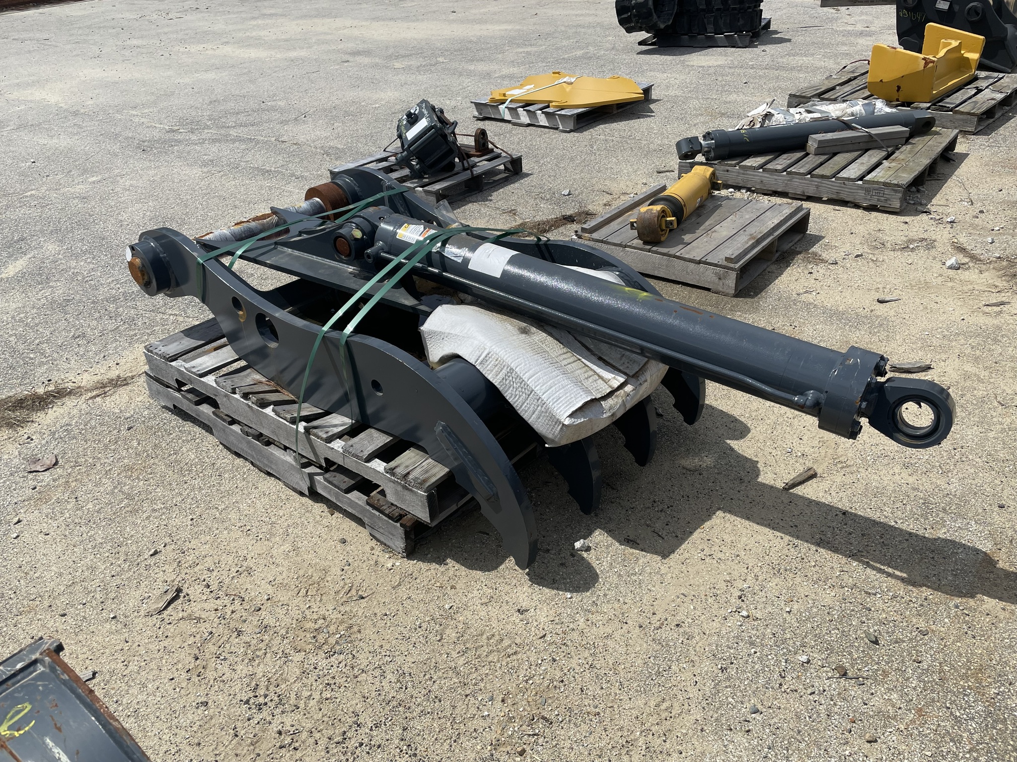 345 Direct Pin Hydraulic Thumb - United Construction & Forestry