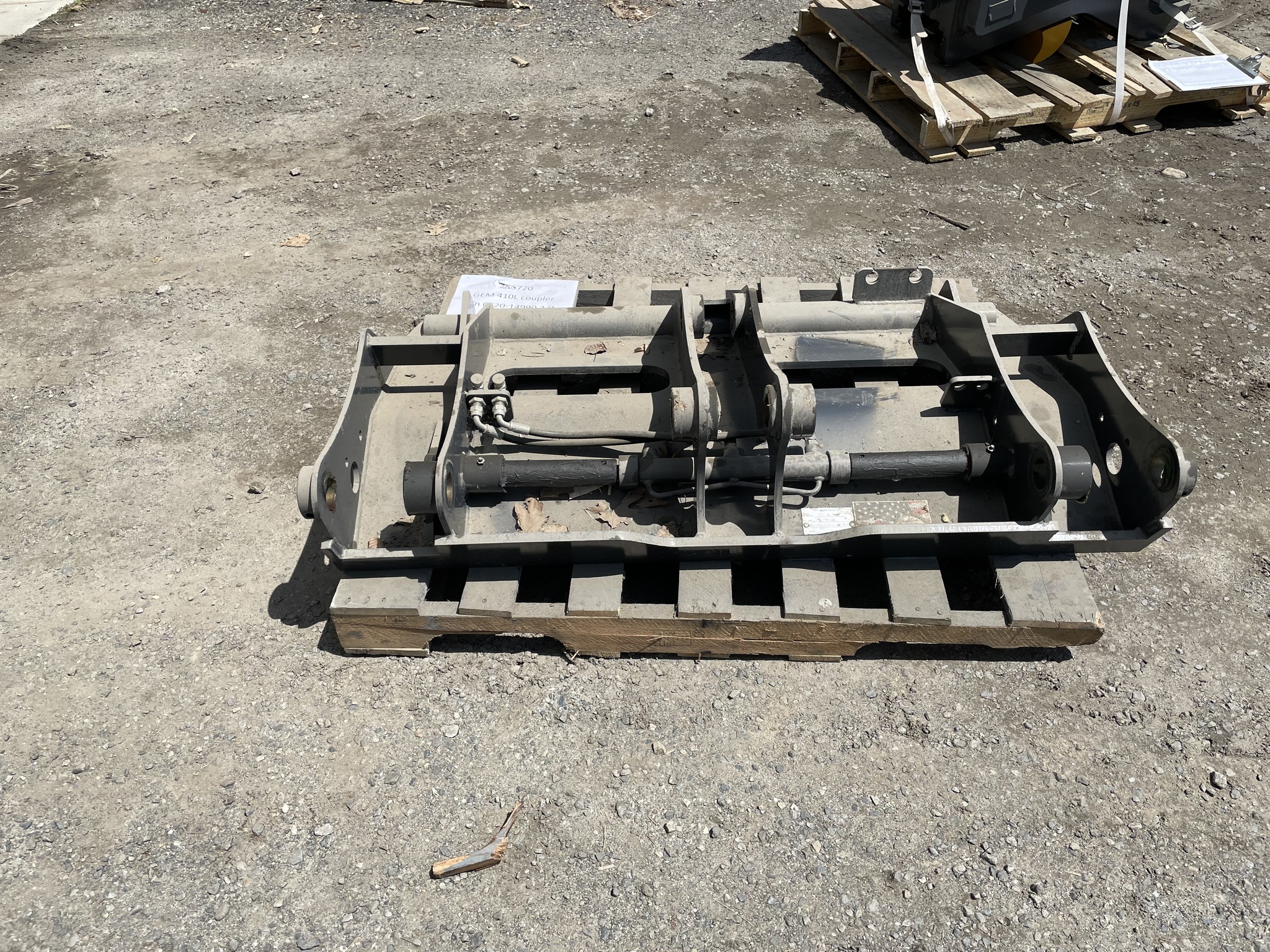 410 hydraulic quick coupler - United Construction & Forestry